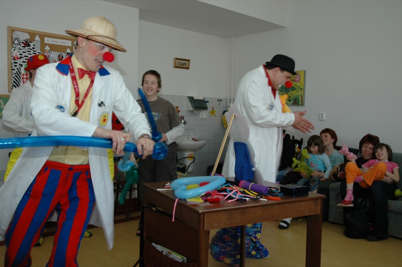 Dr. Clown joins forces with Eric Bossan and Jiři Tráva - Chance4Children