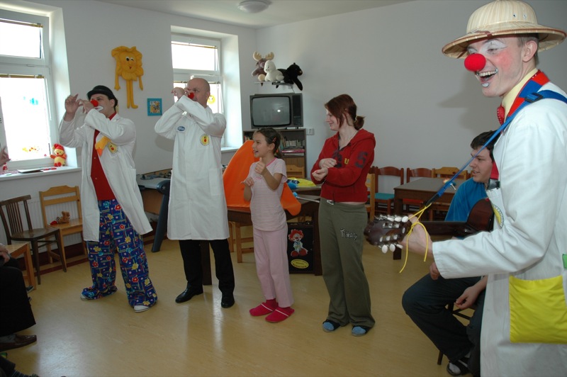 Dr. Clown joins forces with Eric Bossan and Jiři Tráva - Chance4Children